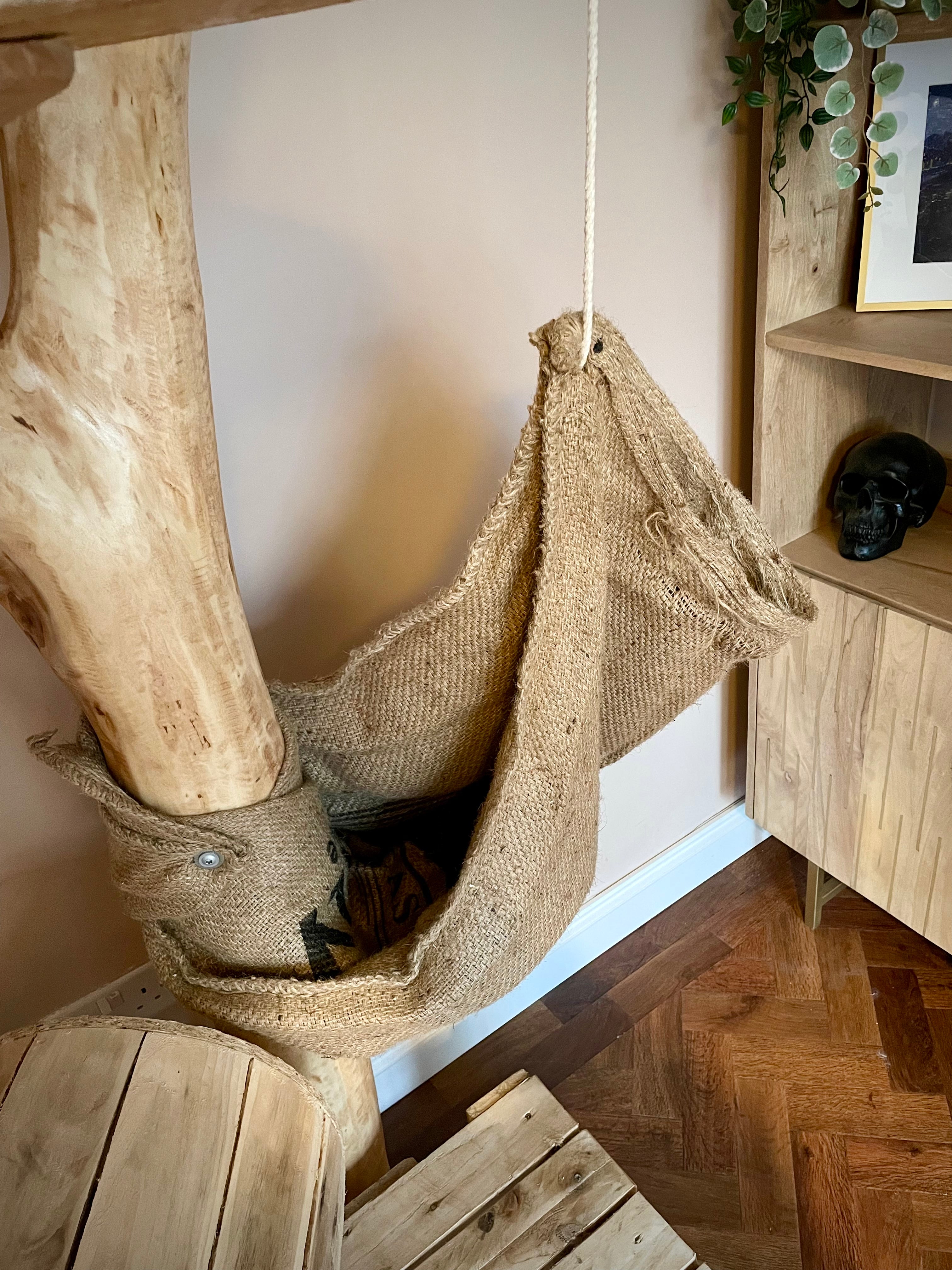 Henry, Eevee and Boo’s Bodacious Building – Treow.shop